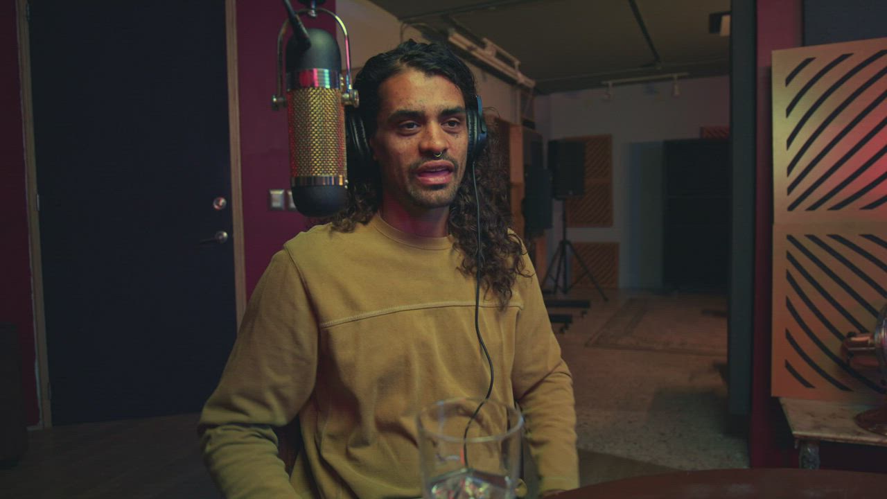 A conversation with a man for a podcast - Free Stock Video