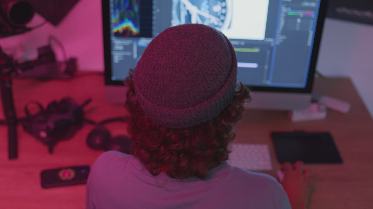 Guy working editing a video on the computer - Free Stock Video