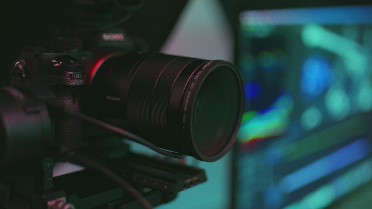 Close shot on a DSLR camera - Free Stock Video