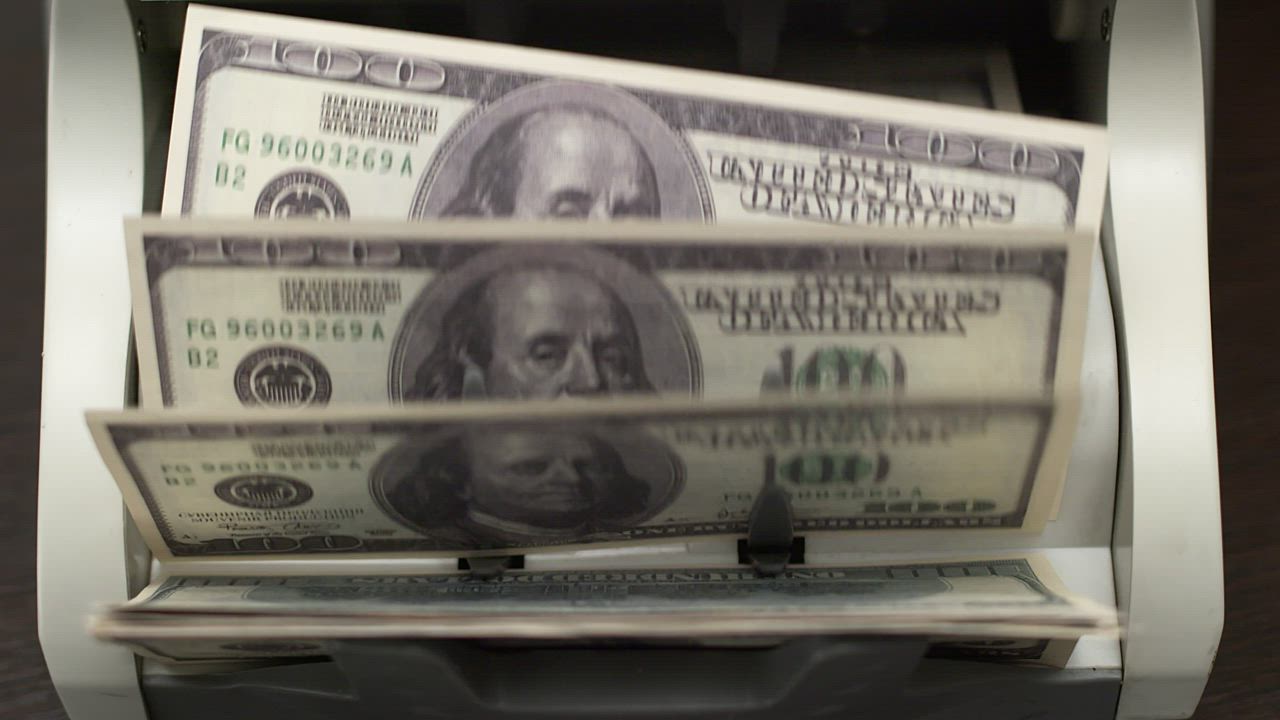 Money counting machine counting up money - Free Stock Video