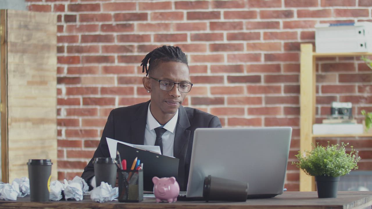 Office worker concentrating hard on his laptop - Free Stock Video