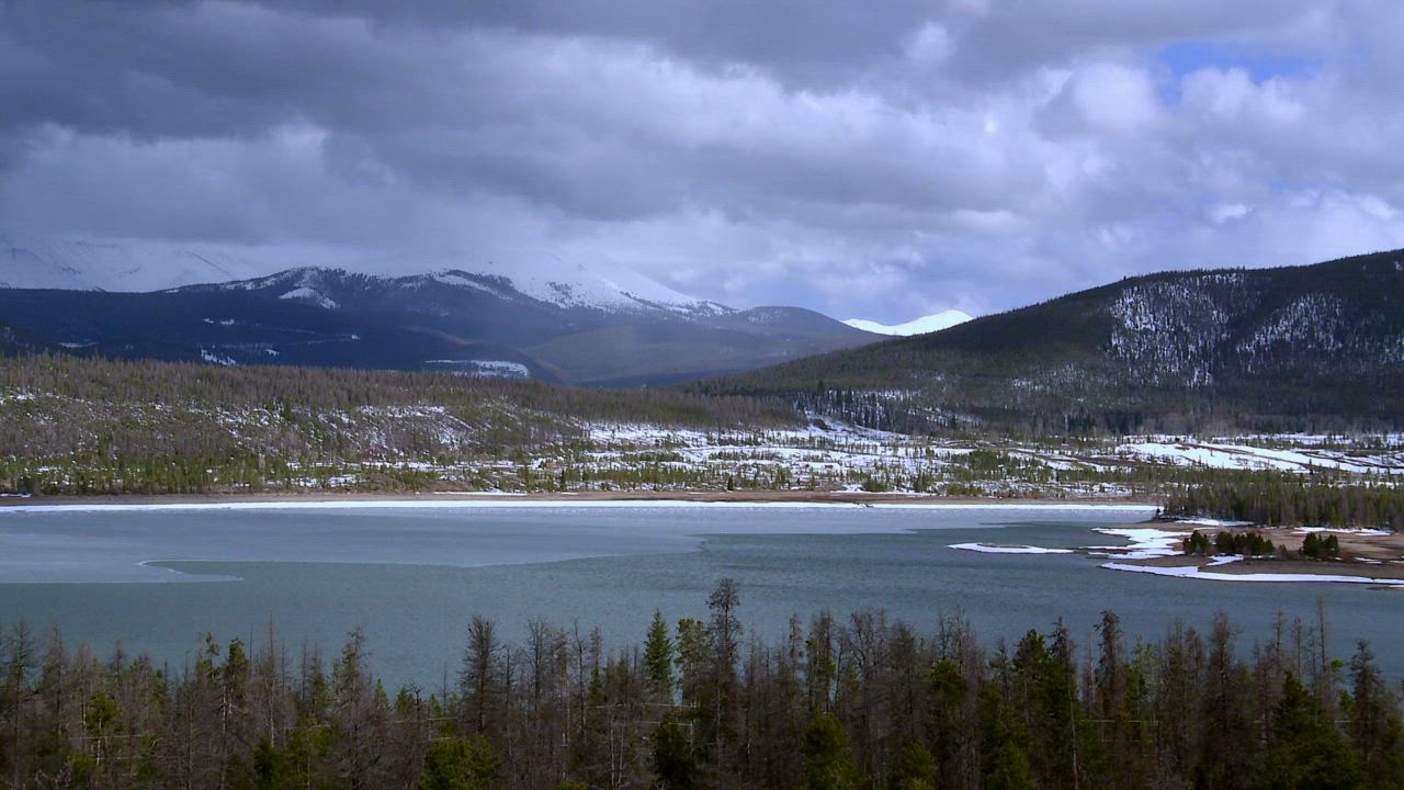 Time lapse of a cold lake - Free Stock Video