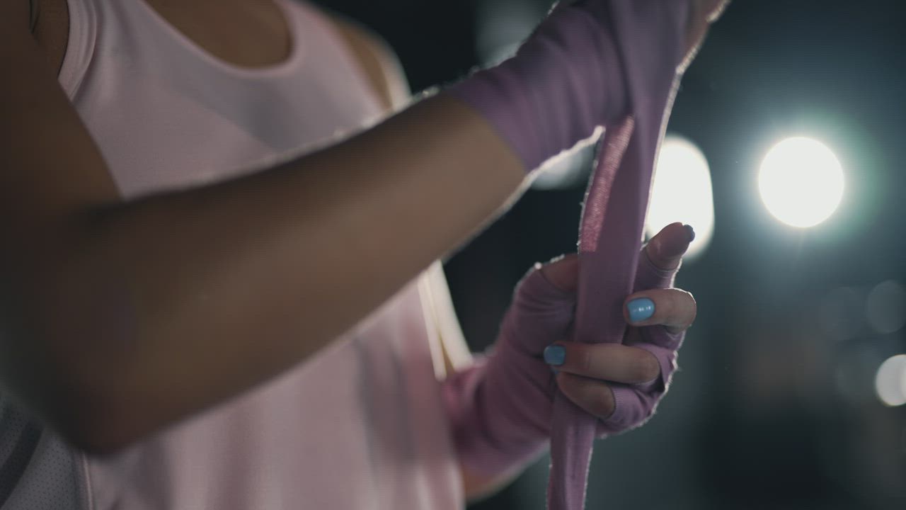 Girl preparing to fight box - Free Stock Video