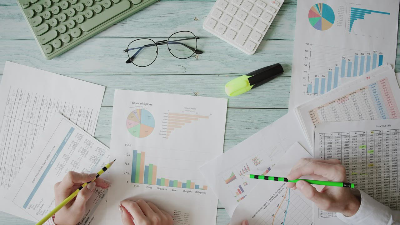 Business people analyzing marketing data - Free Stock Video