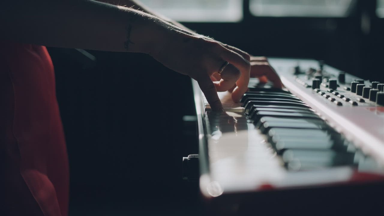 Hands playing an electric keyboard - Free Stock Video