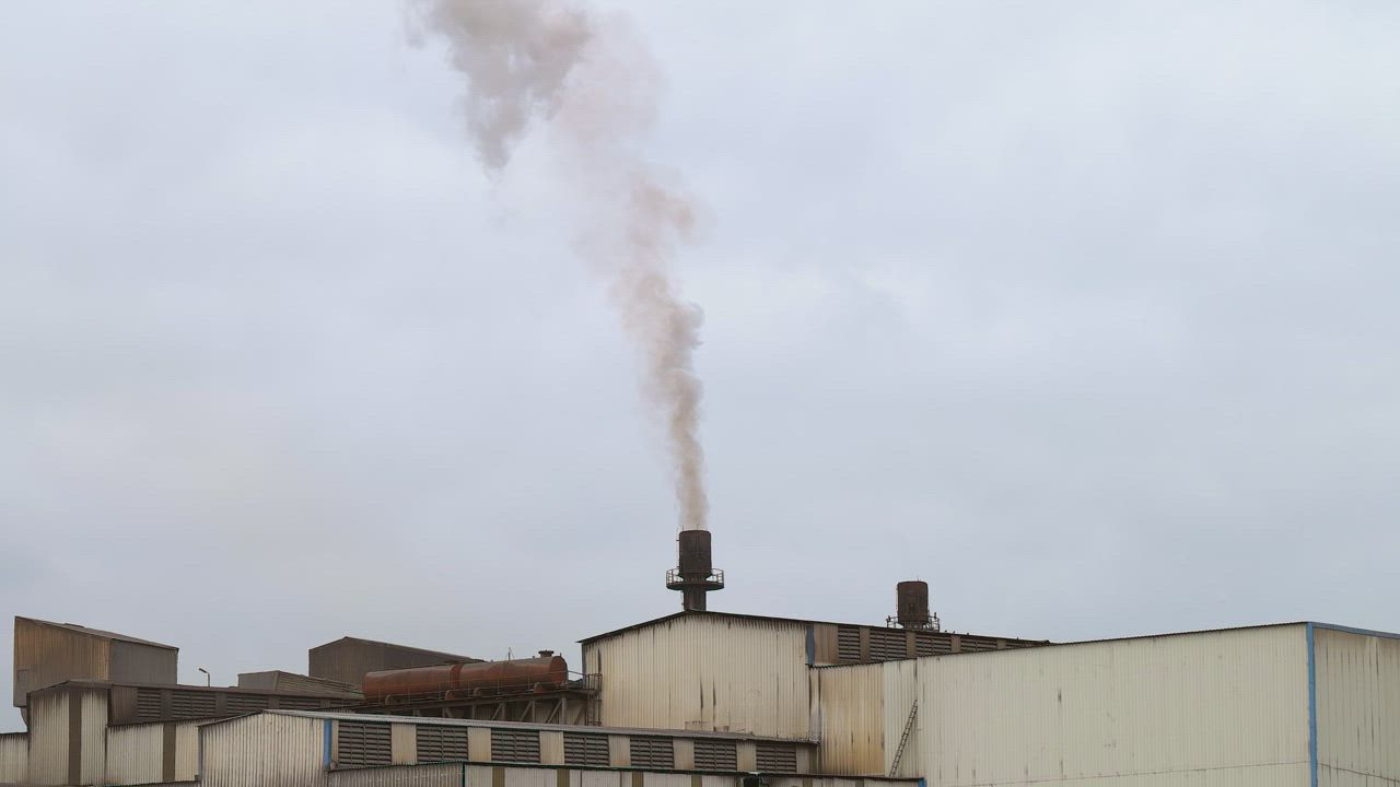 Polluting emissions from a factory - Free Stock Video
