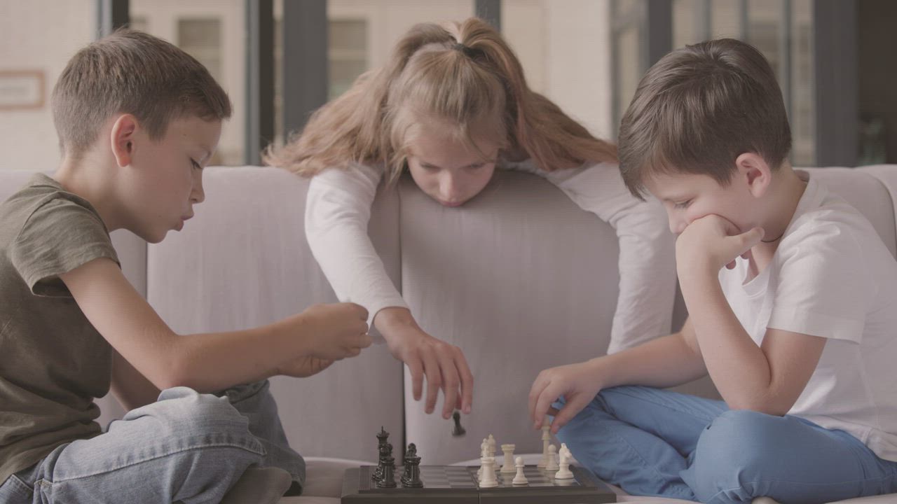 Bored kids playing chess - Free Stock Video