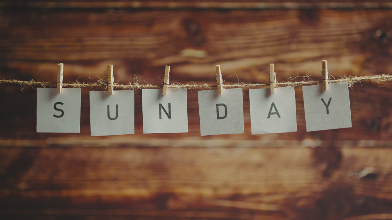Letters spelling Sunday hanging on a string - Free Stock Video