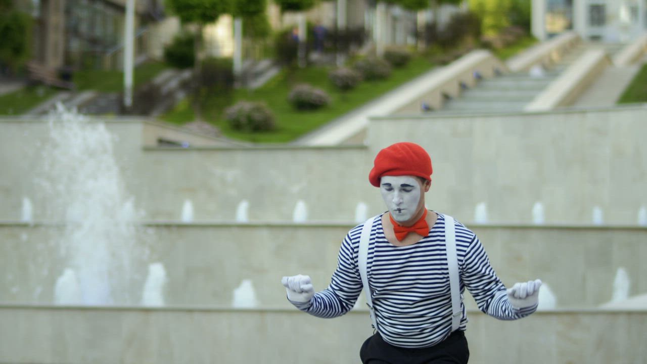 Mime preparing for his act on the street - Free Stock Video