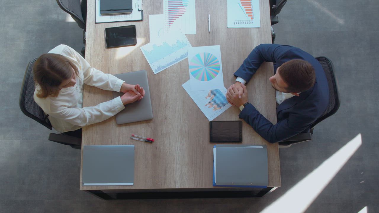 People ending a business meeting - Free Stock Video