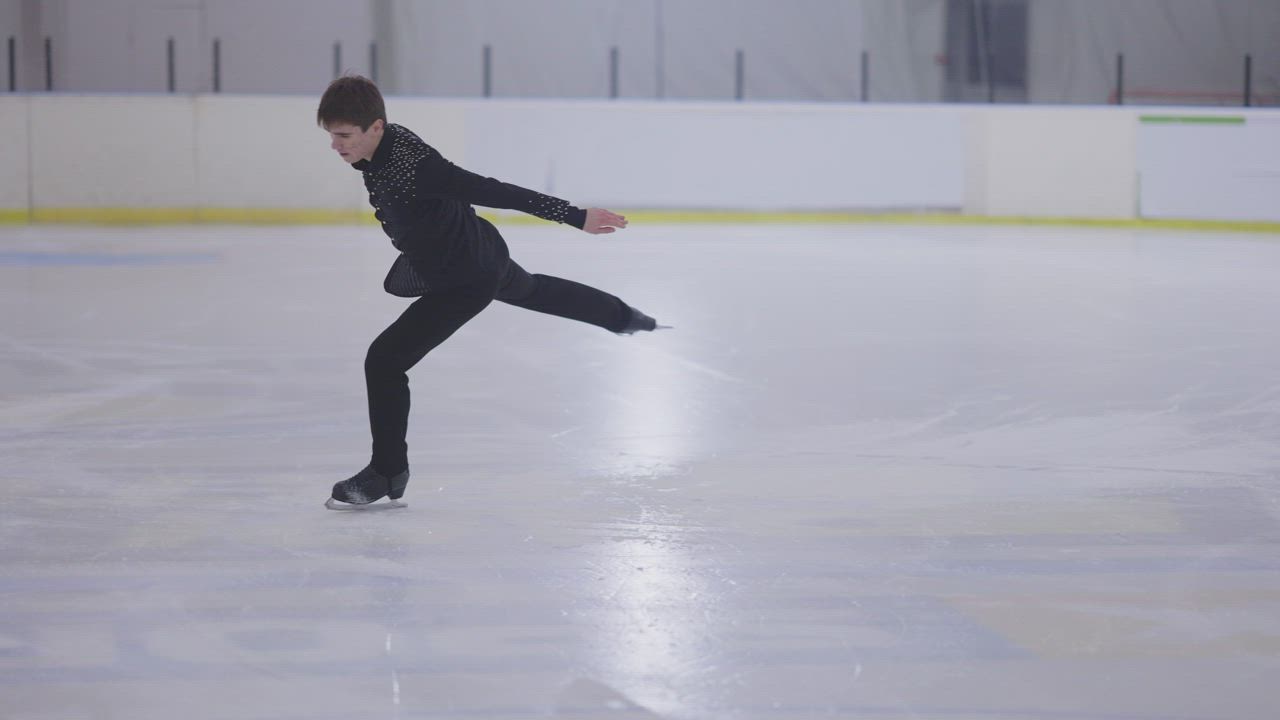 Figure skater man practicing figure skating jumps - Free Stock Video