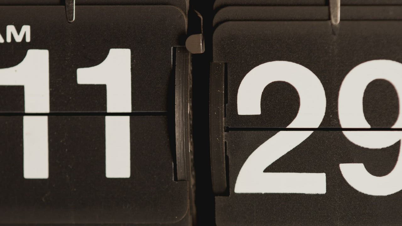 11:29 on a flip clock - Free Stock Video