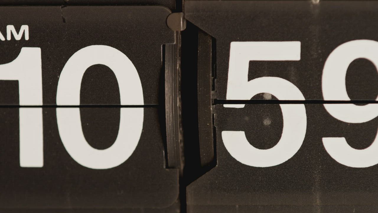 10:59 on a flip clock - Free Stock Video
