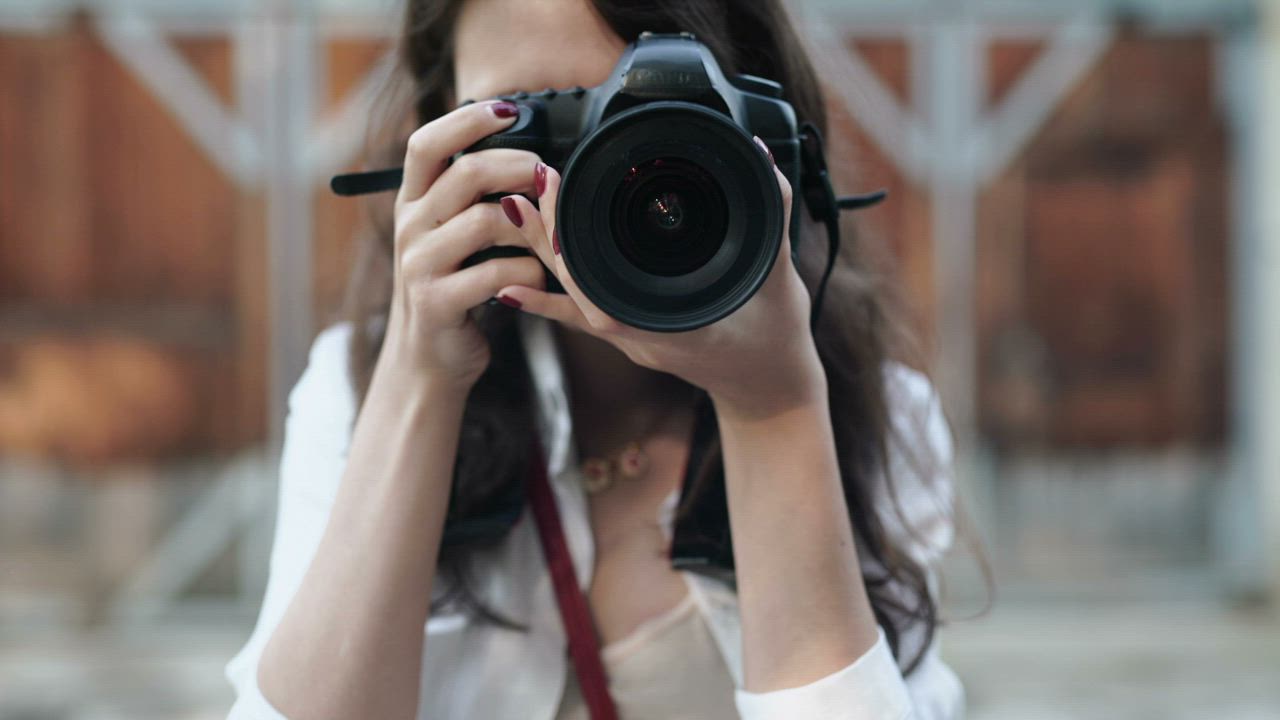 Photographer lifter her camera to take a snap - Free Stock Video