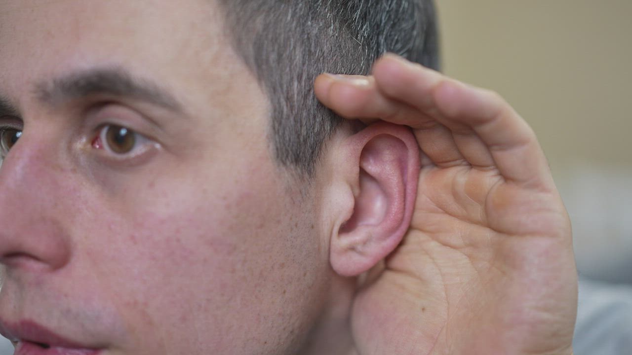 Man hard of hearing cupping his ear - Free Stock Video