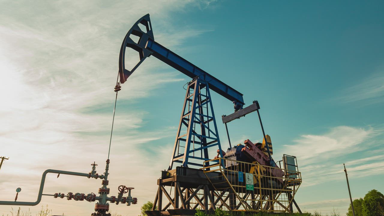 Time lapse of an oil pump at an oil refinery - Free Stock Video