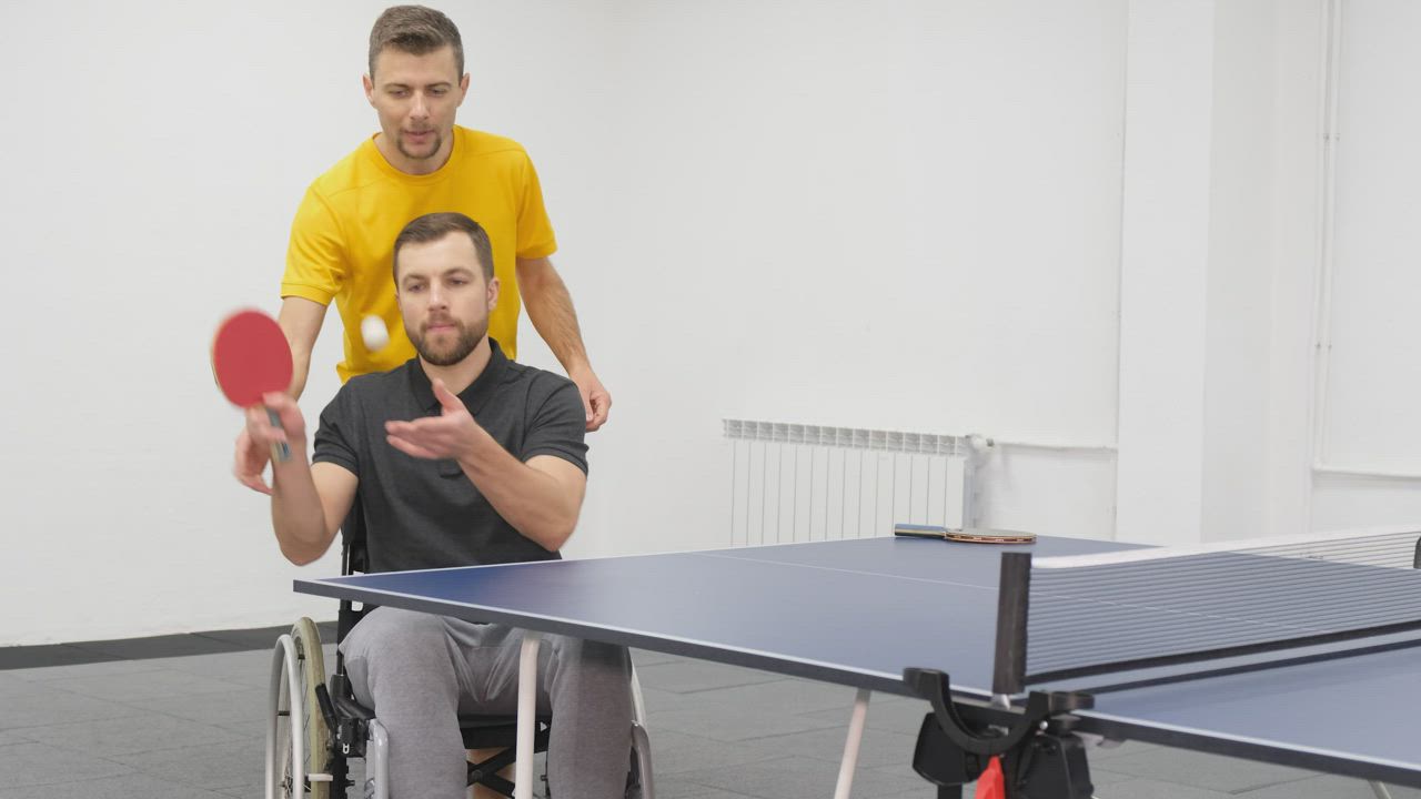 Professional ping pong player trains athlete with leg disabilities ...