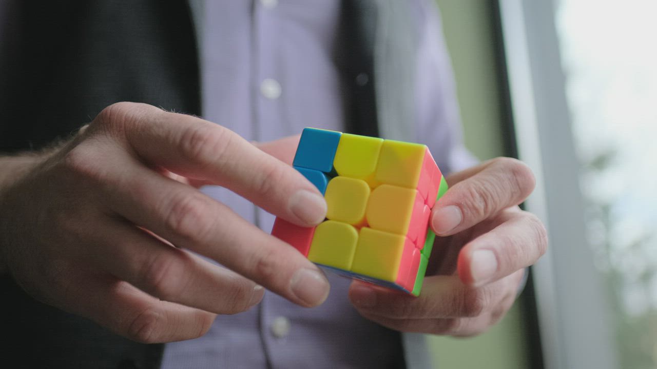 Man solving a rubik's cube - Free Stock Video