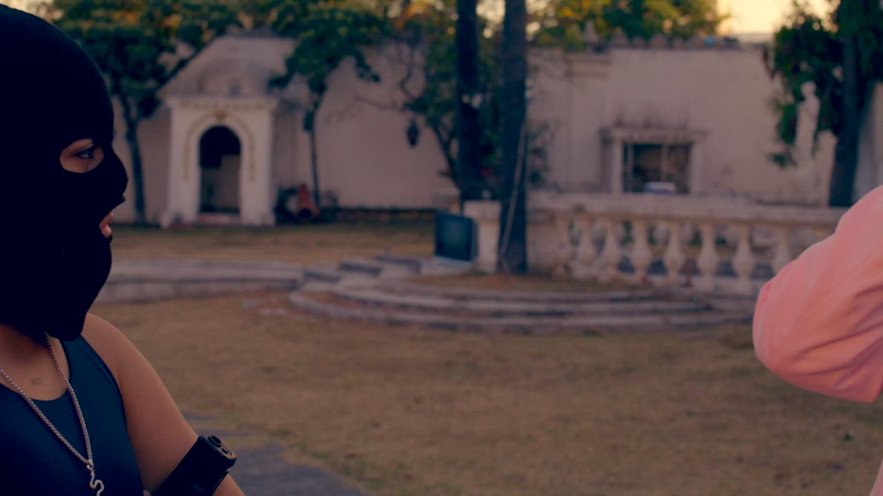 Criminal women extorting by cell phone - Free Stock Video