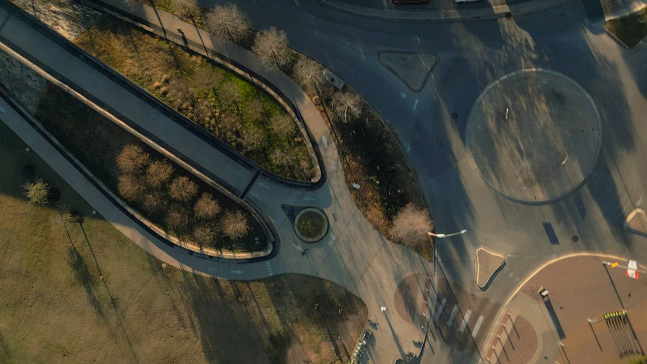 Roads of a city in a dynamic shot from above - Free Stock Video