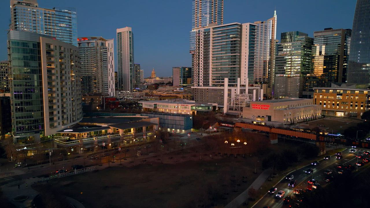 Huge city at dusk in an aerial view - Free Stock Video