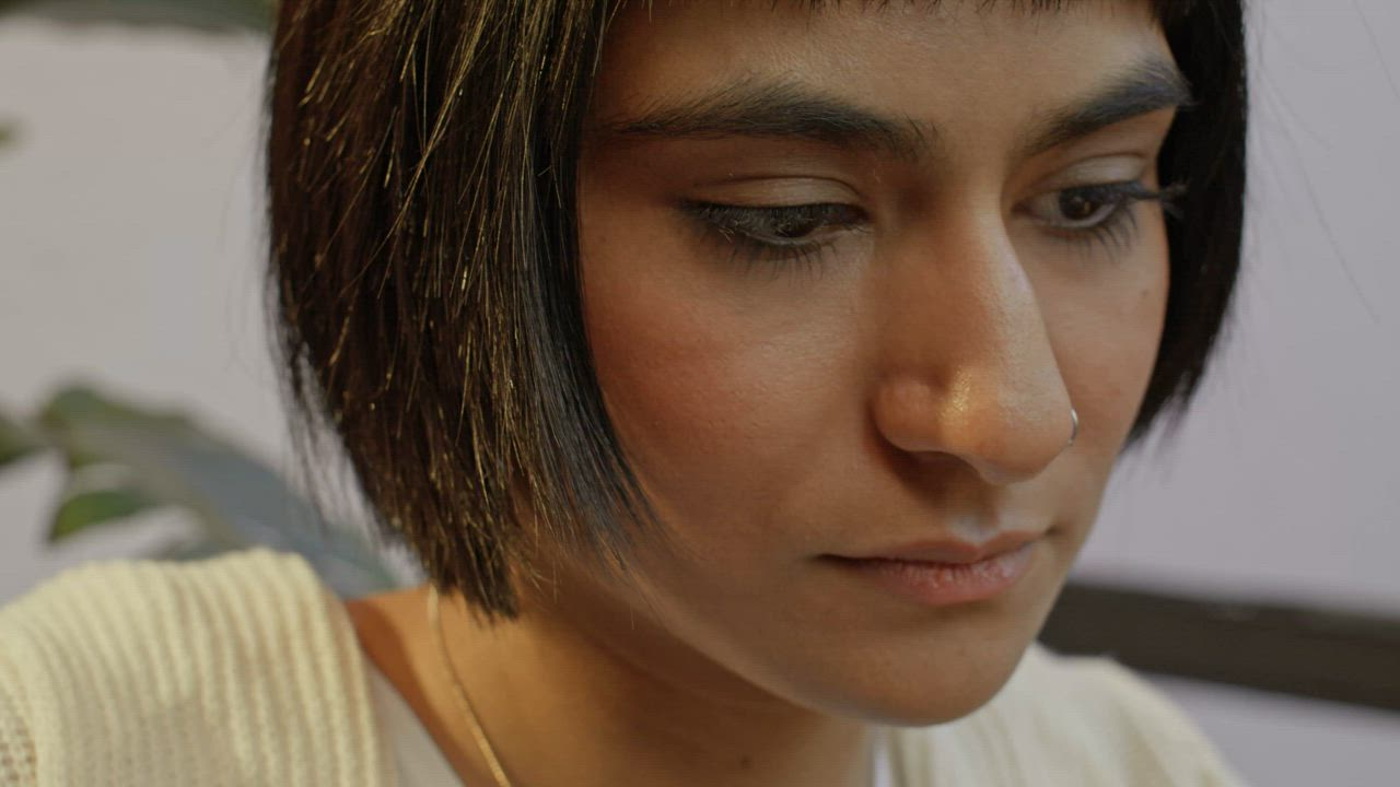 Face of a woman focused on her work - Free Stock Video