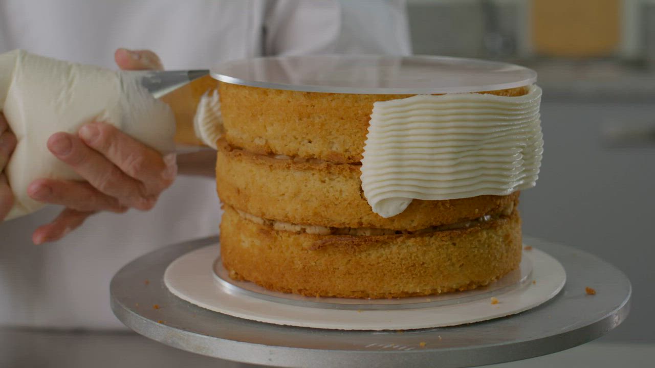 Distra pastry chef putting bitumen on a cake - Free Stock Video