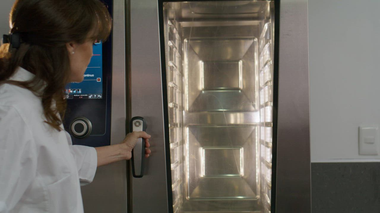 Pastry chef opening her professional preheated oven - Free Stock Video