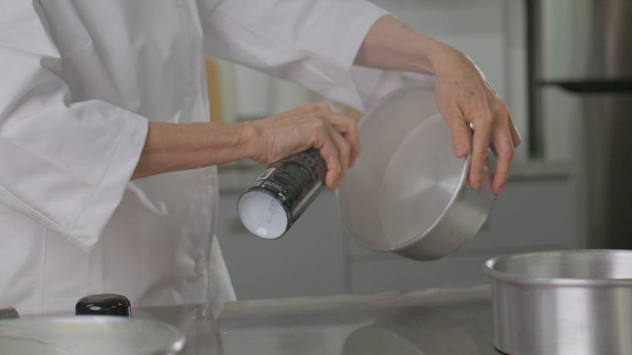 Pastry chef oiling baking pans - Free Stock Video