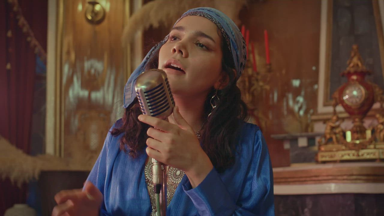 Talented female singer in a fancy old place - Free Stock Video