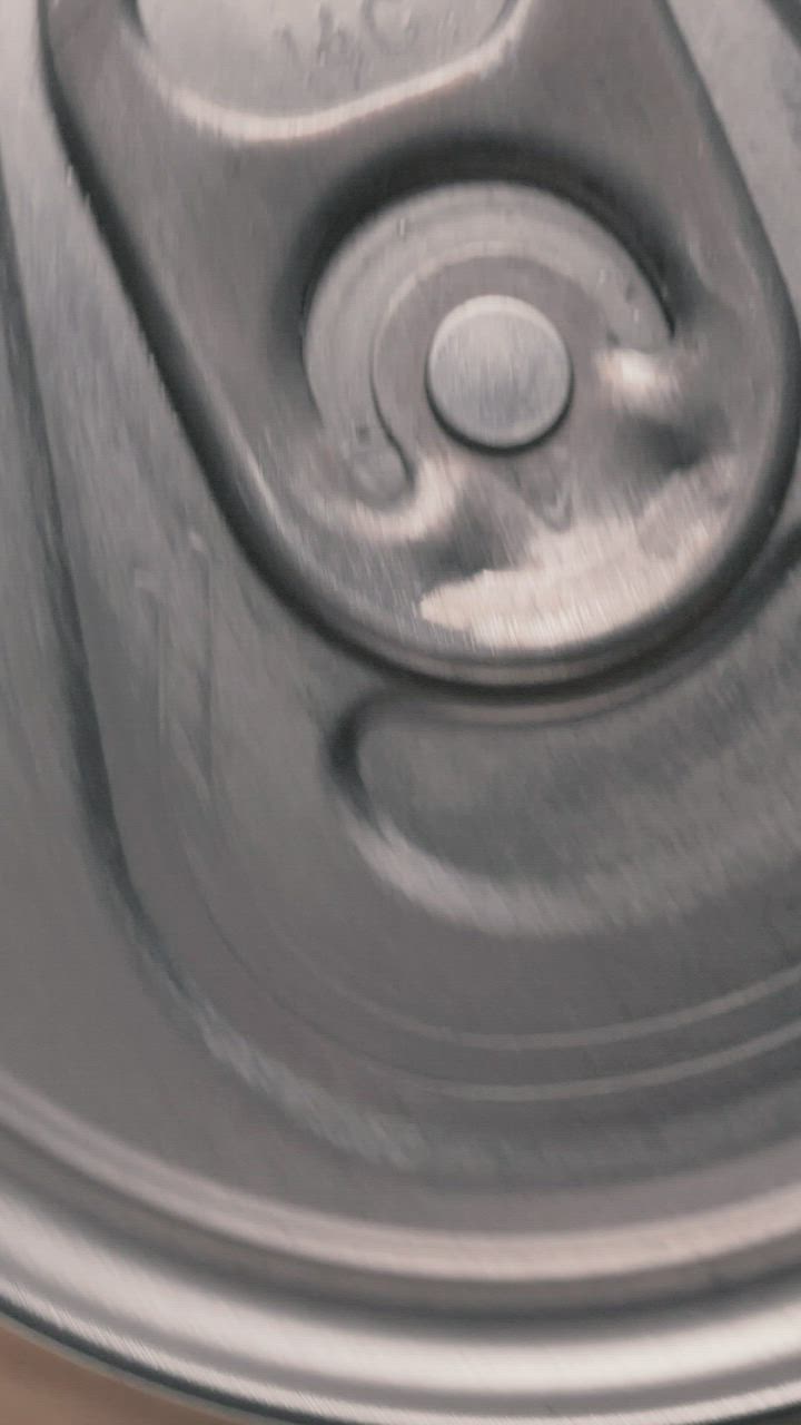 Beer can spinning from side to side - Free Stock Video