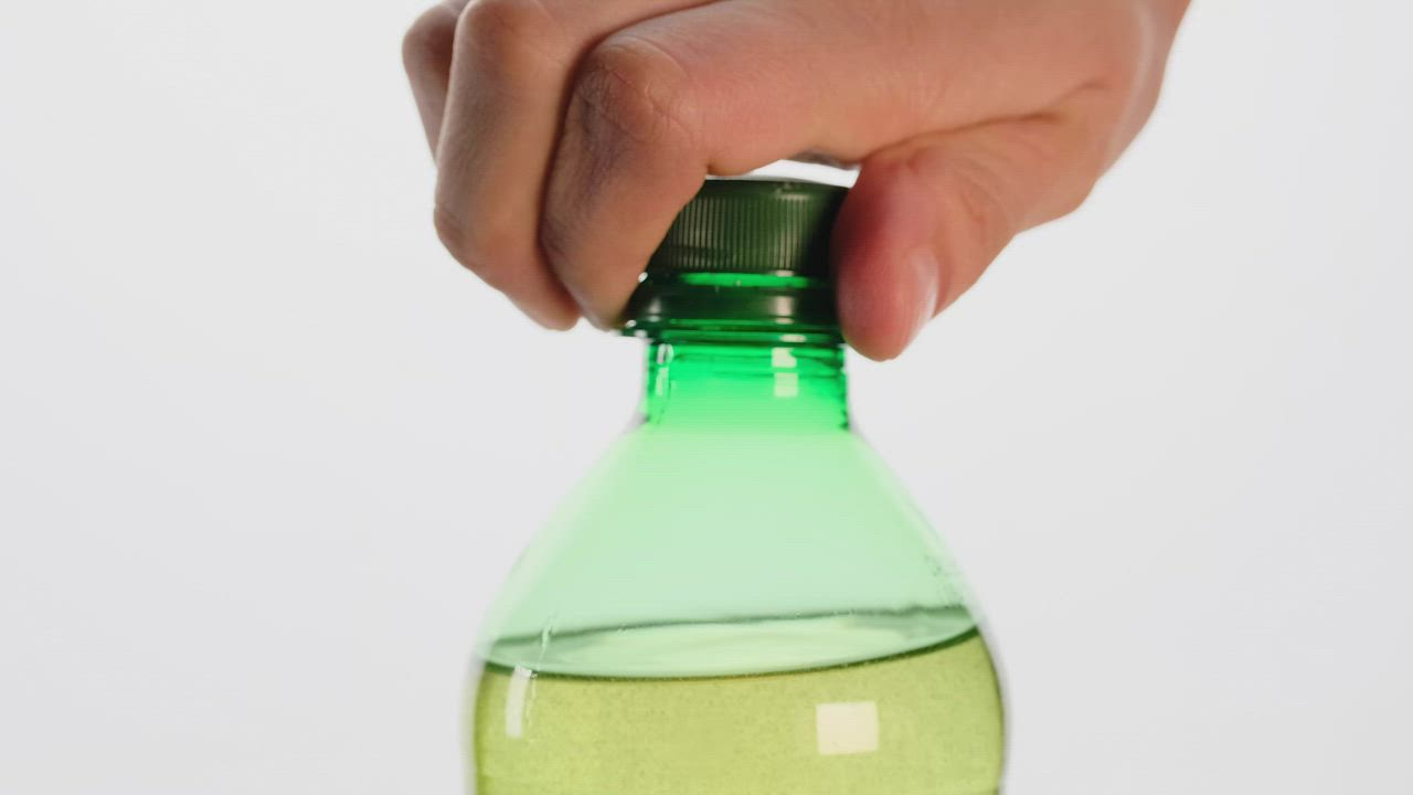 Opening a bottle soda bursting with foam - Free Stock Video