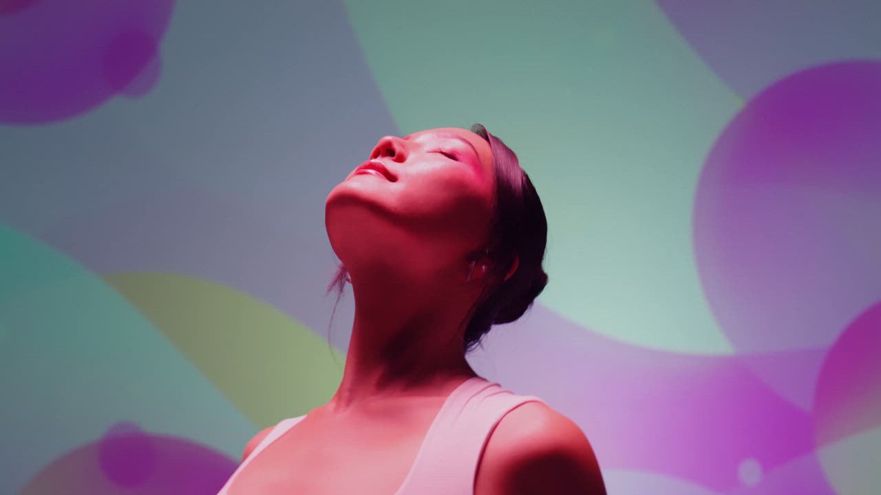Portrait of a dancer in a colorful performance - Free Stock Video