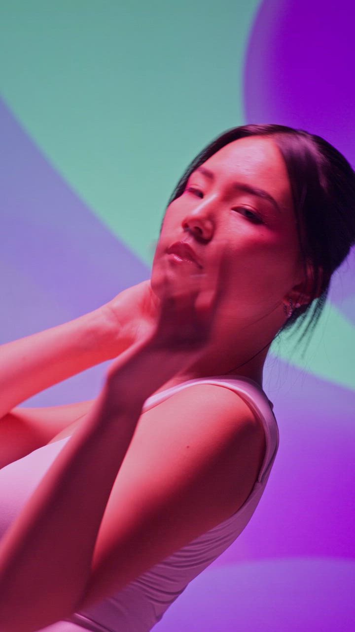 Captivating girl dancing artistically into the lens - Free Stock Video