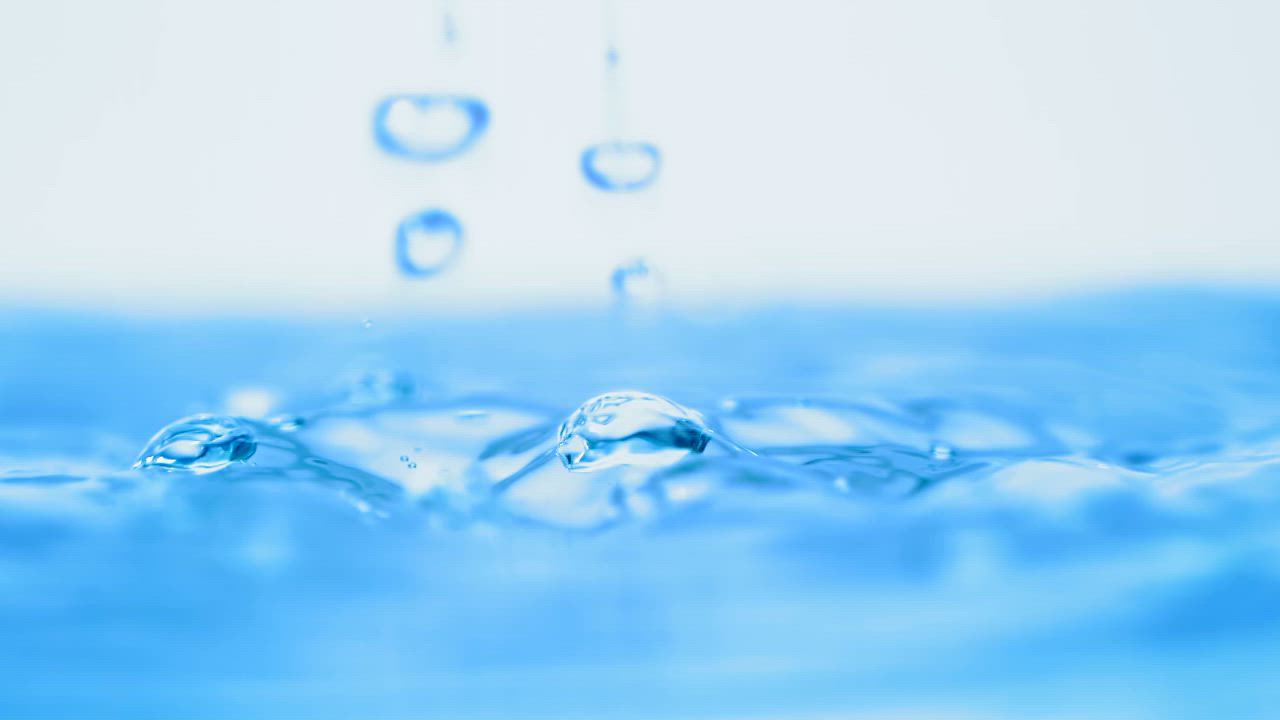 Drops falling on a water surface in slow motion - Free Stock Video