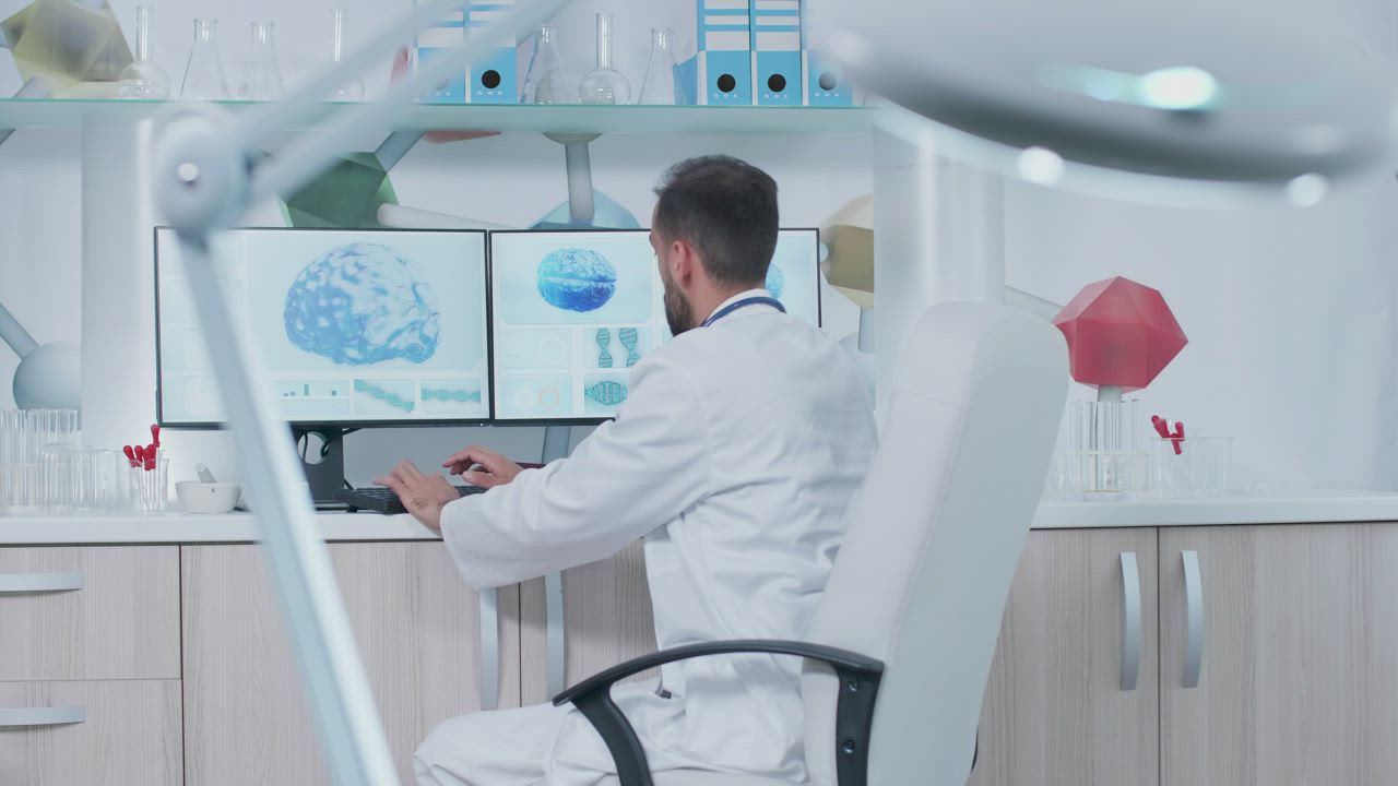 Medical scientist works on brain models in lab - Free Stock Video