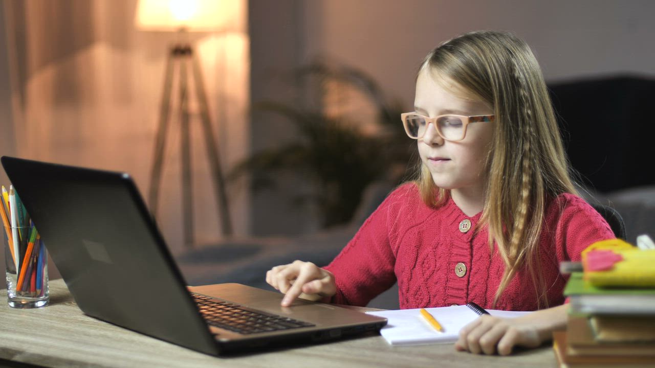 Child taking notes - Free Stock Video