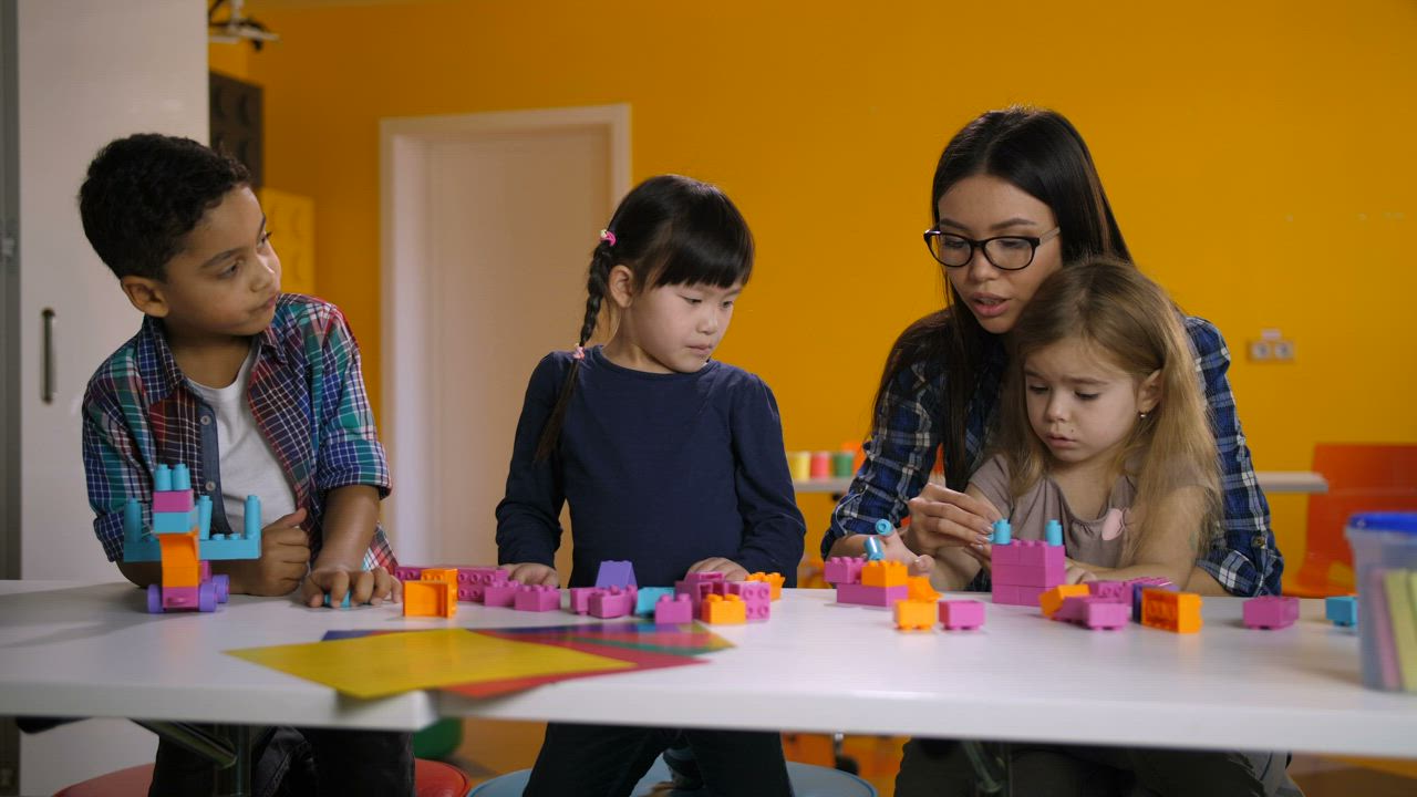 Pupils learning with shapes - Free Stock Video