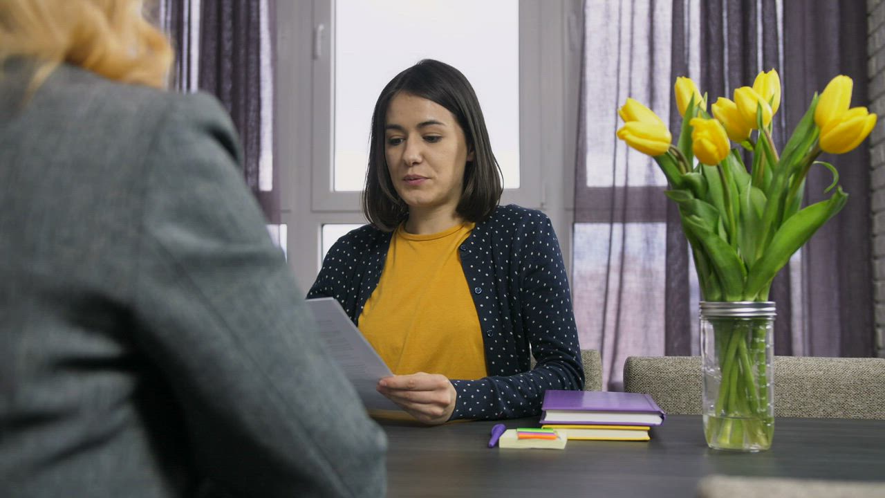 Girl being interviewed - Free Stock Video