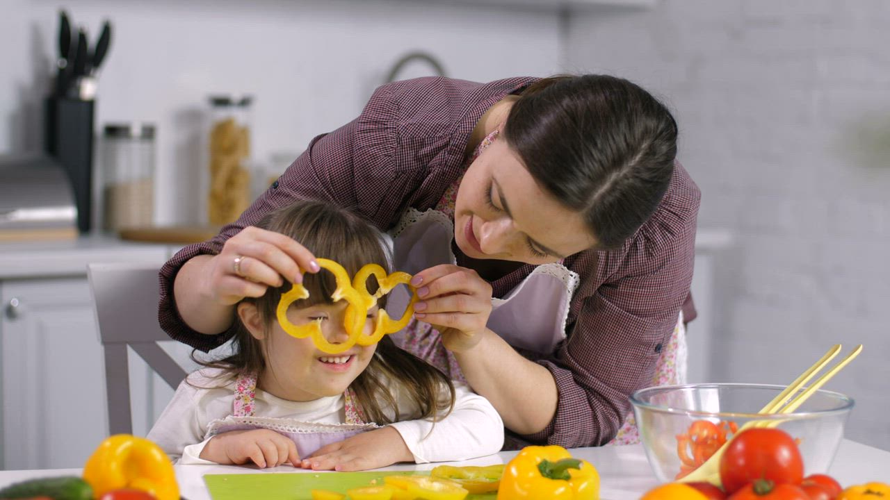 Playing while cooking - Free Stock Video