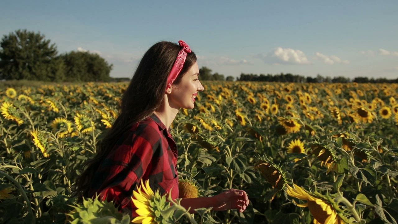 Woman running through a field - Free Stock Video