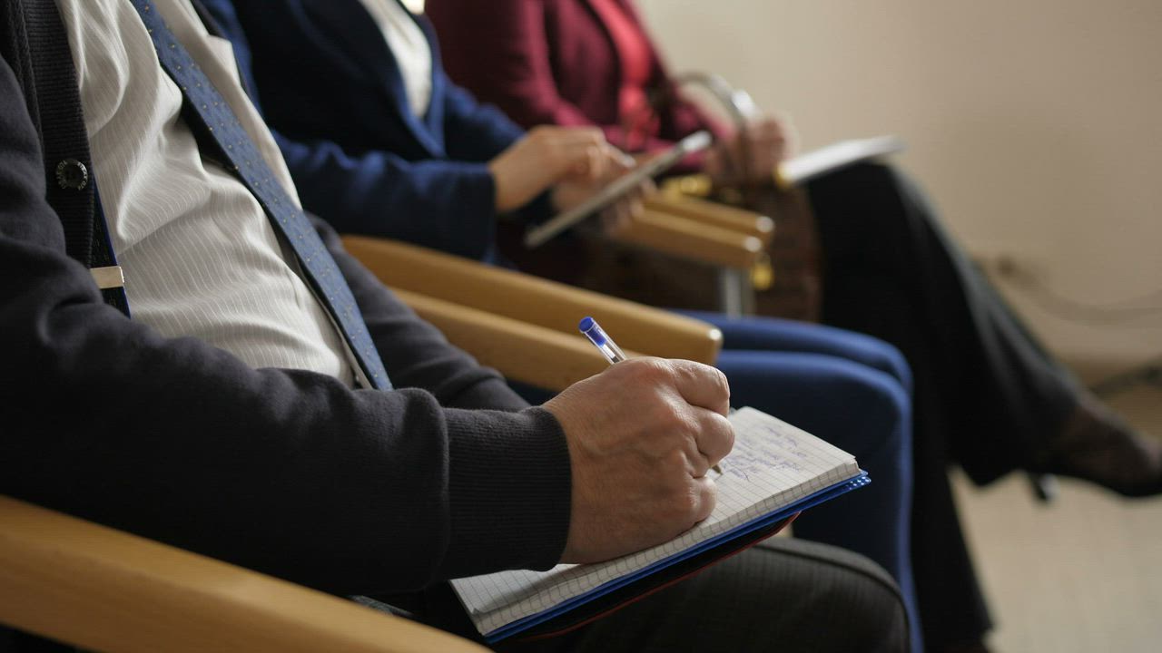People taking notes during a meeting - Free Stock Video