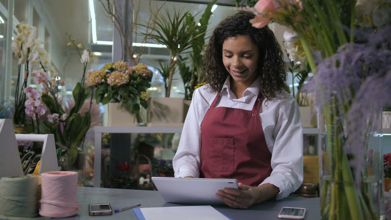 Florist using a tablet to take orders - Free Stock Video
