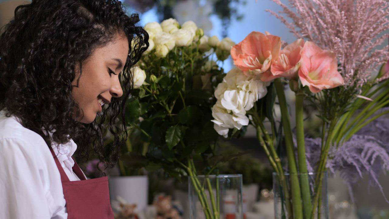 Female florist working from a tablet - Free Stock Video