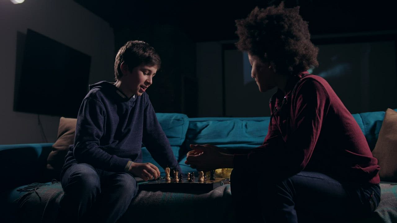 Friends playing a game together - Free Stock Video