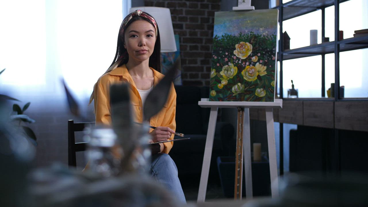 Young artist with her new painting - Free Stock Video
