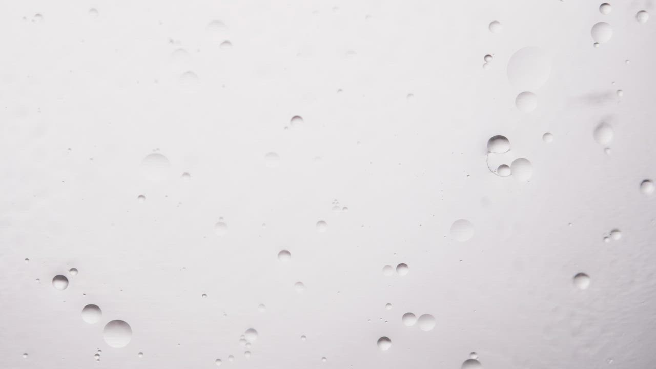 White bubbles dripping down - Free Stock Video