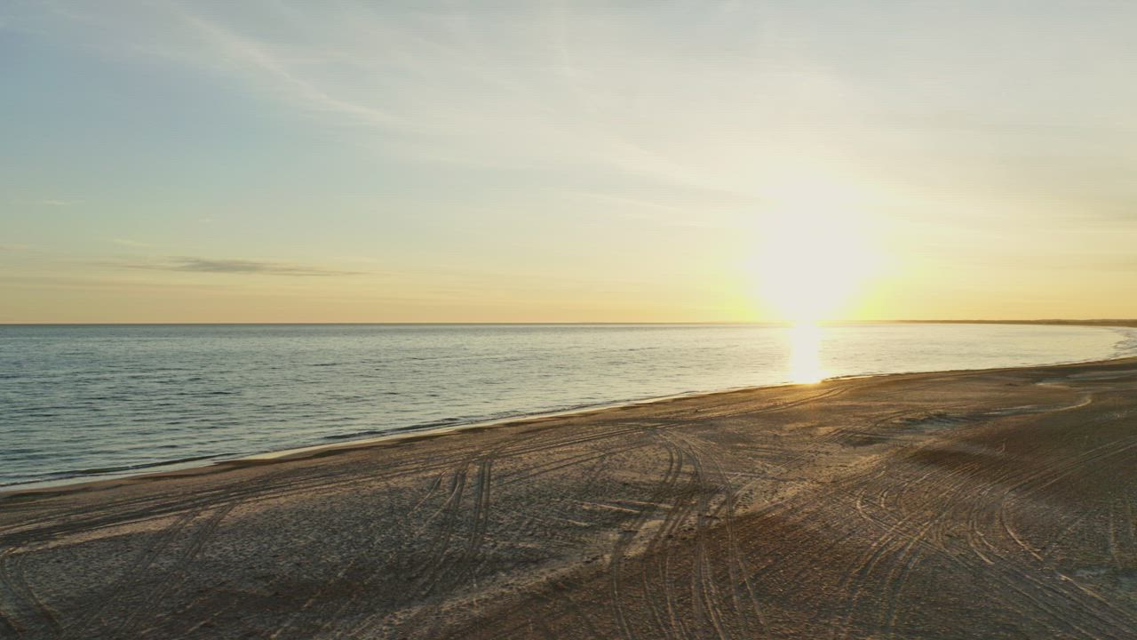 Sun reflecting off the ocean - Free Stock Video