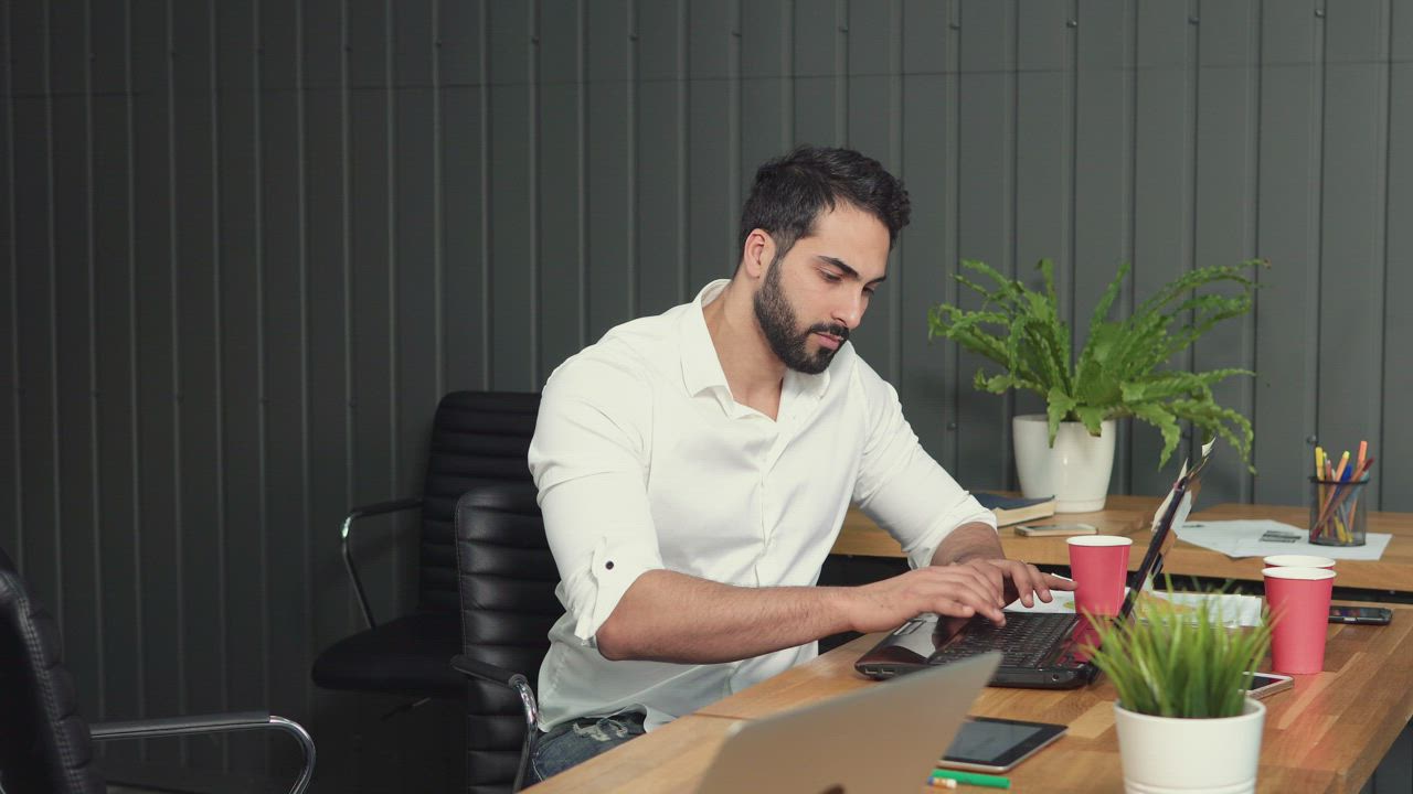 Team comes to help man working on laptop - Free Stock Video