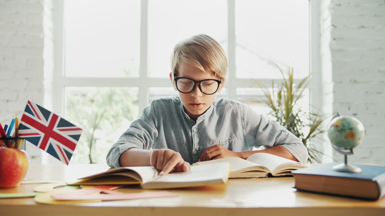 Young boy learning English in classroom - Free Stock Video